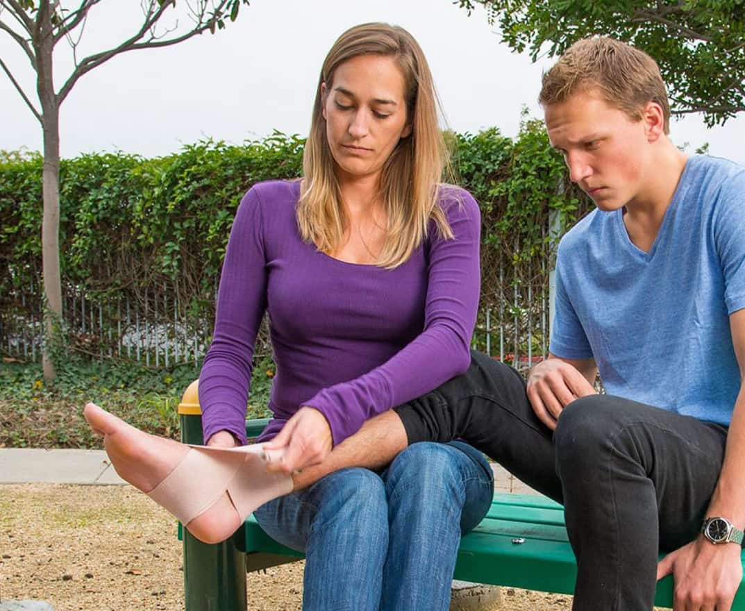 Emergency First Response - Fins & Flash